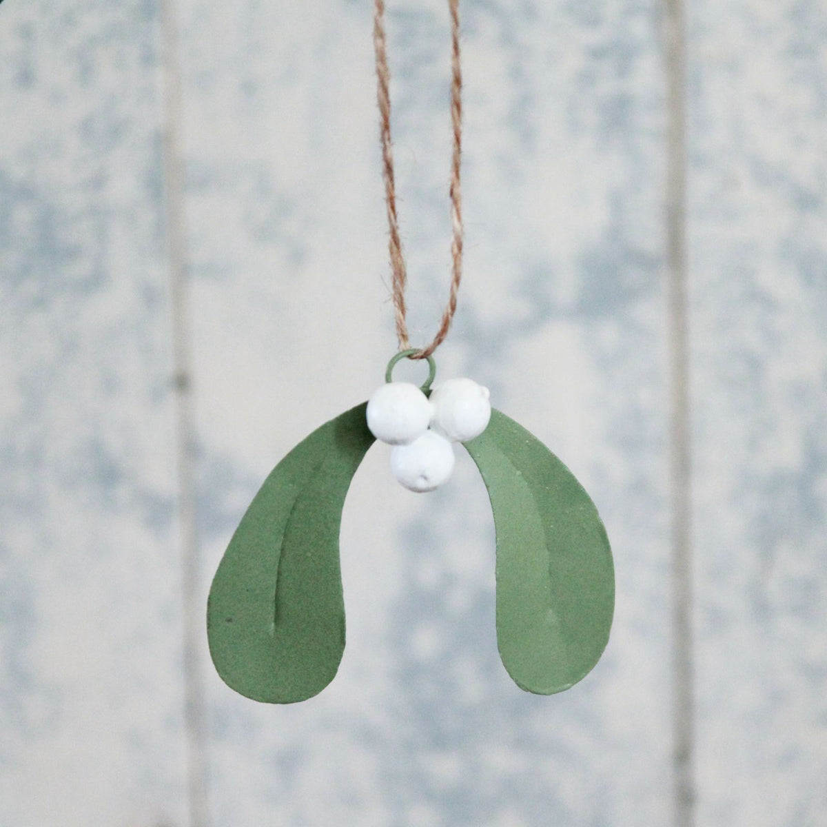 Metal Mistletoe Decoration – Closet & Botts