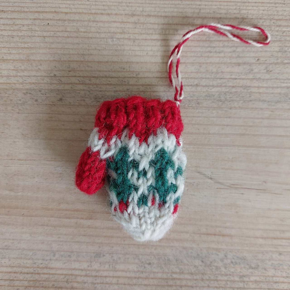 Mini Knitted Mitten Decoration – Closet & Botts